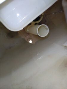 LIXIL/INAX トイレタンク【DC-2890/BN8】便器の中に水漏れ！