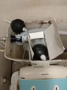 LIXIL/INAX トイレタンク【DC-2890/BN8】便器の中に水漏れ！